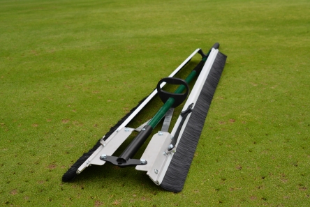 Folding Dew Brush | Specialist Greenkeeper Tools